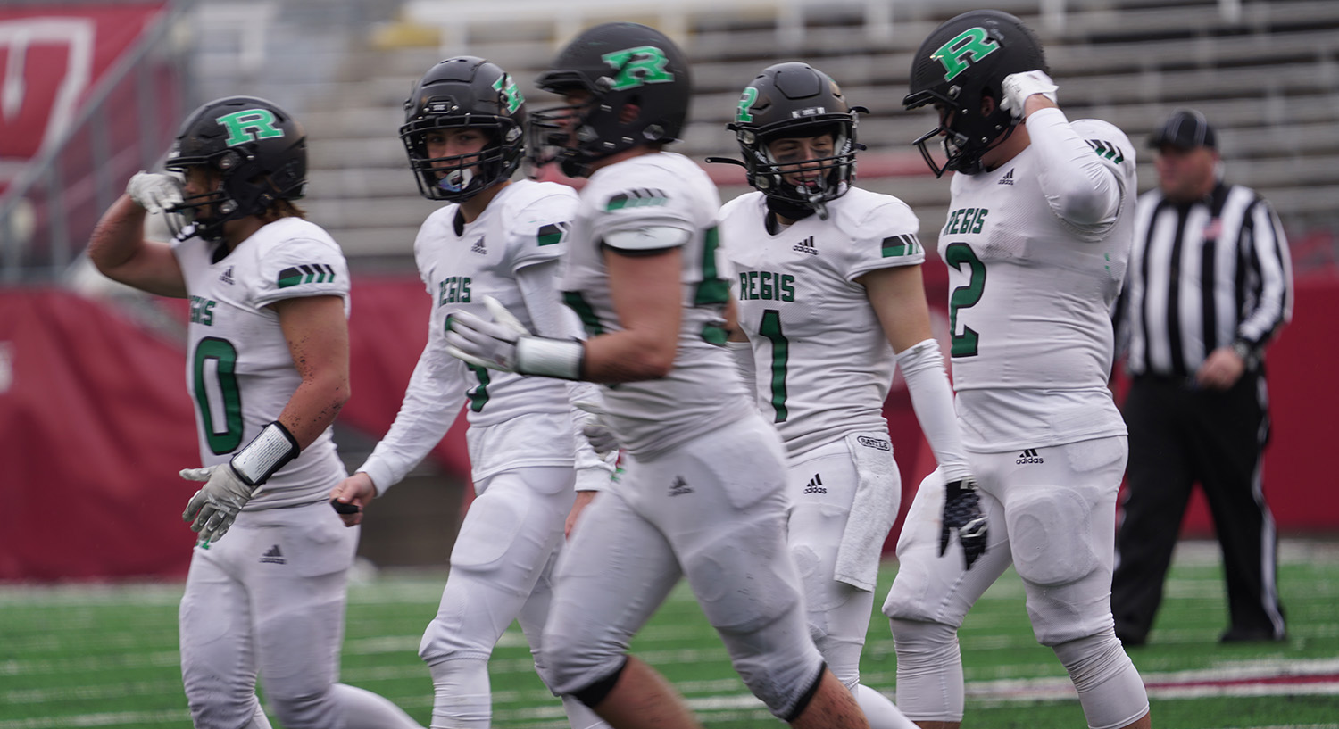 Regis takes down Shiocton 41-7 in Division 7 Title Game - OnFocus