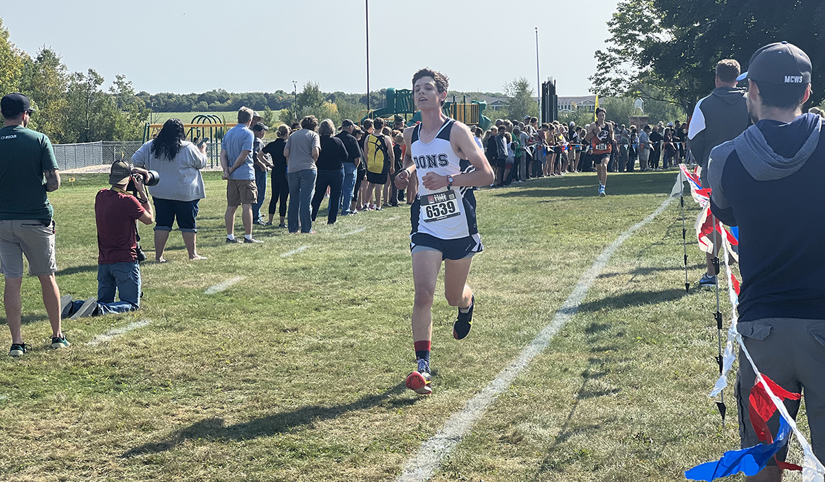Issac Scheer, Pacelli Take Titles at Colby Cross Country Meet - OnFocus